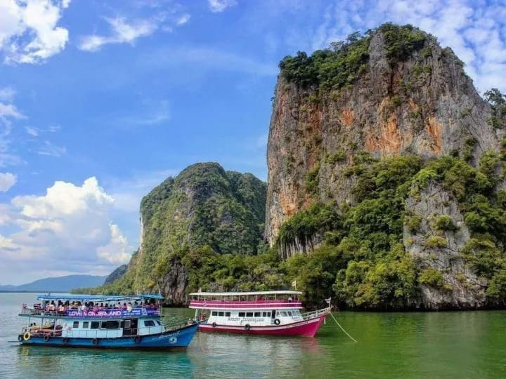 Phang Nga Bay: A Guide to the Stunning Sea Destination